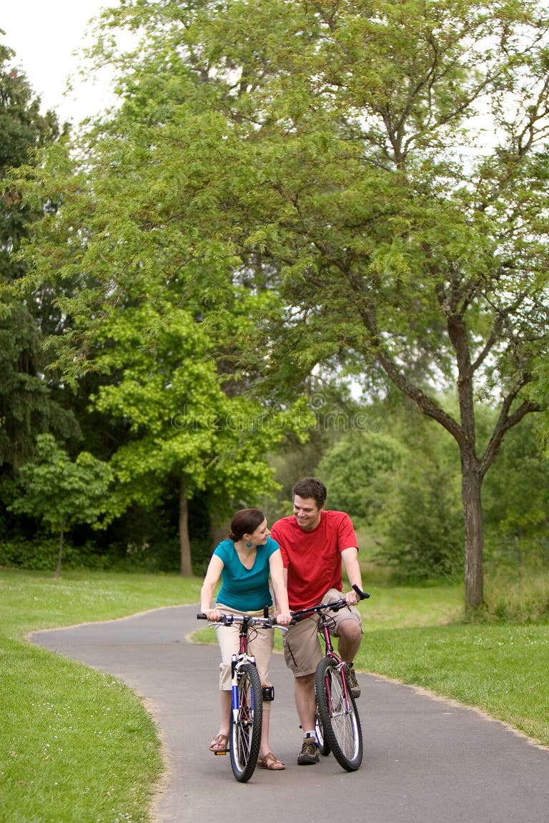 42,561 Couple Vertical Picture Stock Photos - Free & Royalty-Free Stock ...