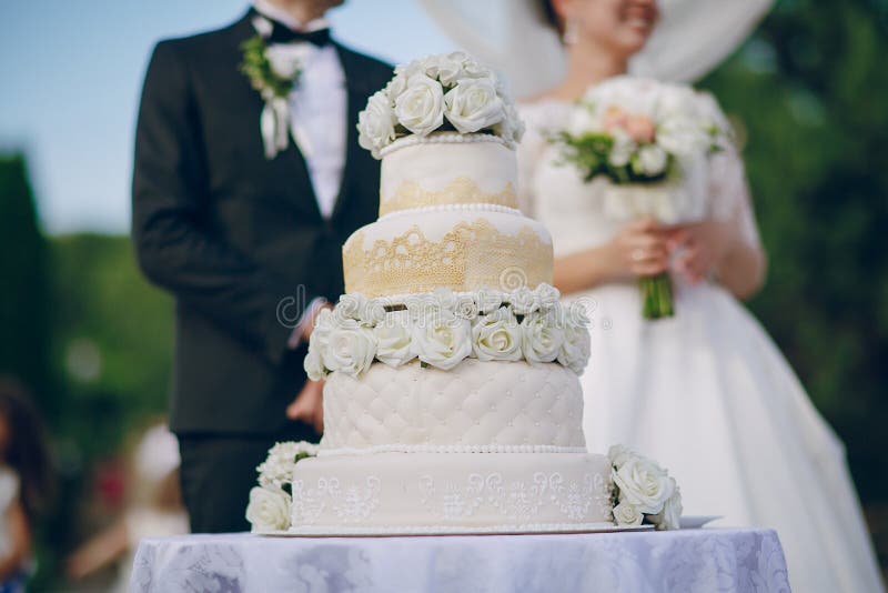 Couple with wedding cake stock image. Image of happy - 89556361