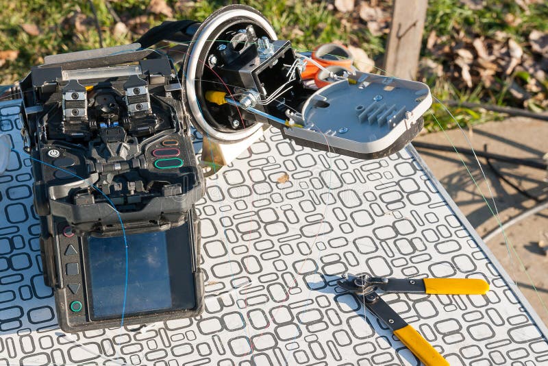 Coupler for Optical Cable and a Device for Welding Optical Fiber Stock ...