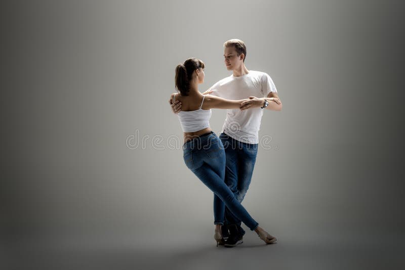 Couples Dansant Le Danse Social Image stock - Image du danser ...