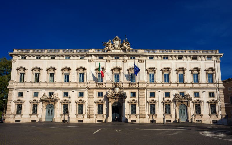 Le Palais De Justice Italien Photo stock - Image du europe, tribunal ...