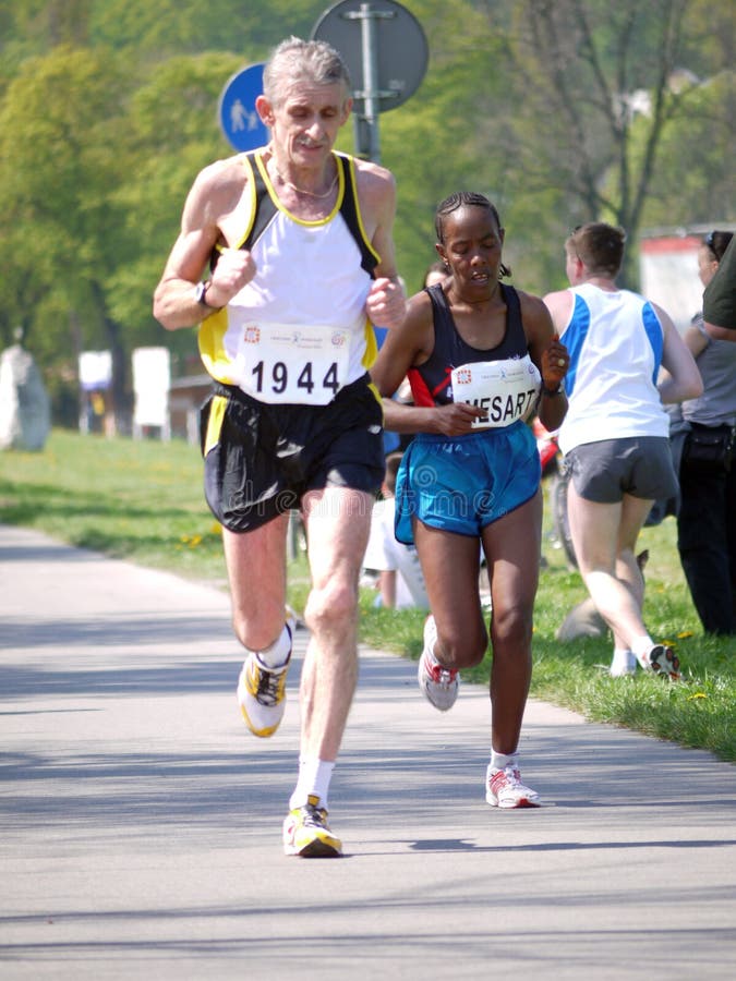 Coureurs de marathon image stock éditorial. Image du gens - 9133114