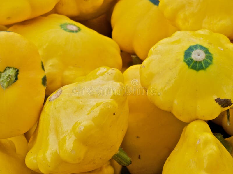 Courge jaune image stock. Image du ferme, courge, marché - 19597679