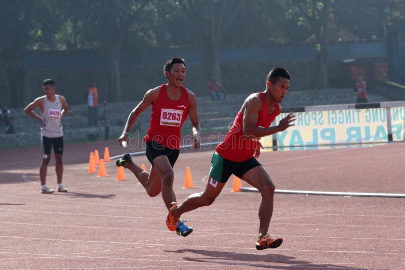 Course de relais photographie éditorial. Image du relais - 54463092