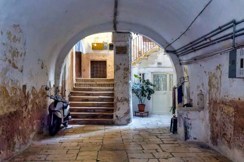 Courtyard in Bari Vecchia editorial stock photo. Image of bari - 365619028