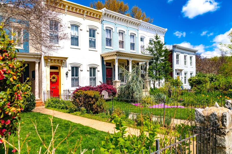 Courtyard on the Front Yard of the Townhouse with Lawn and Entrance ...