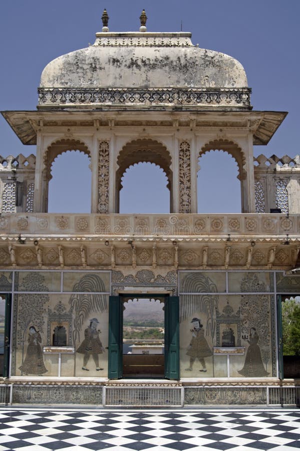 Courtyard of Indian Palace stock image. Image of painting - 5812979