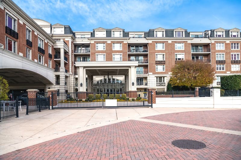 The Courtyard of the Ritz-Carlton Residences and Central Entryway in ...
