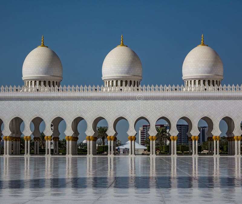 Courtyard of Sheikh Zayed Mosque Stock Photo - Image of outdoor, city ...