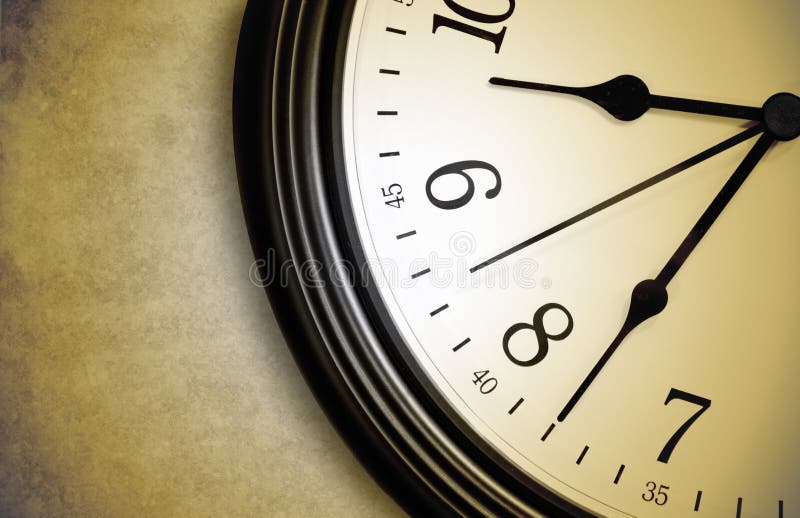 7h45 d'horloge photo stock. Image du past, quart, huit - 102068866