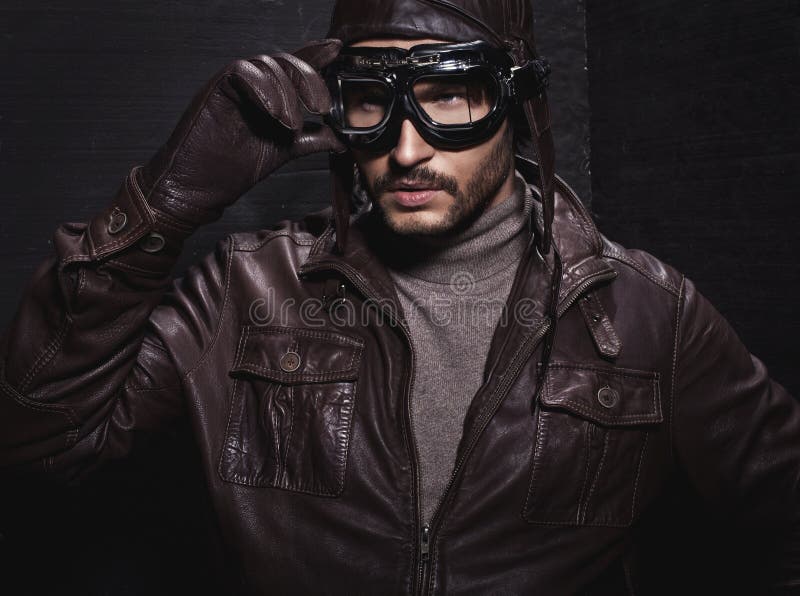 Couvre-chef De Port D'aviateur D'homme Image stock - Image du ...