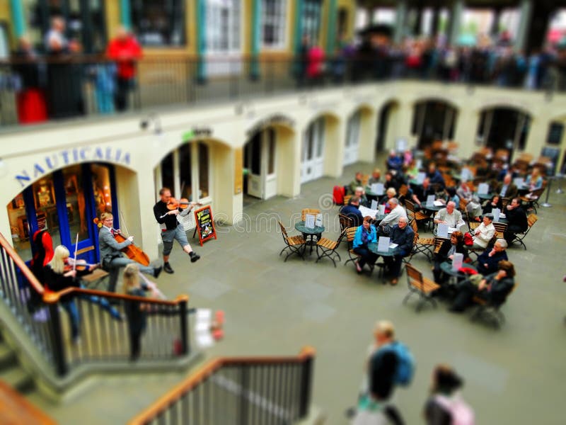 Covent Garden Music editorial photo. Image of spectators - 14977101