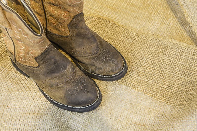 Cowboy Boots op Jute stock afbeelding. Image of touwslager - 51215839