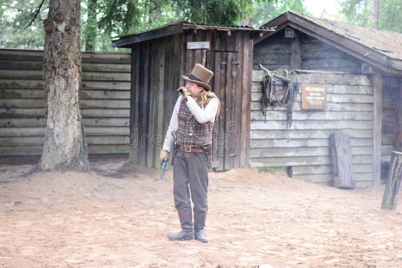 Cowboy Gunfighters at Goldfield Ghost Town Editorial Stock Image ...
