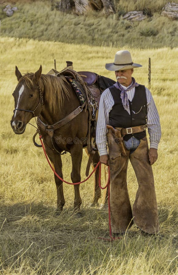 ?ldrig cowboymitt arkivfoto. Bild av plattform, medf8ort - 149512850