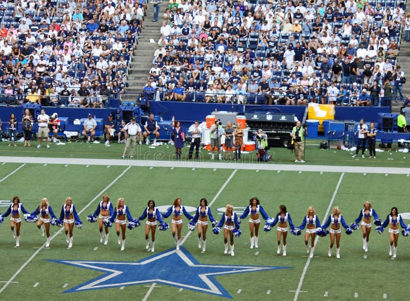 Cowboys Cheerleaders Halftime Editorial Photo - Image of cheerleader ...