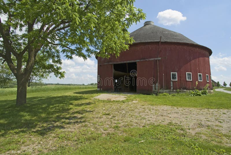Round red barn stock photo. Image of shelbourne, countryside - 16156904