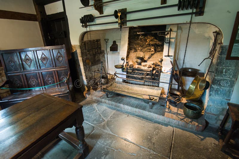 Chaminé medieval foto de stock. Imagem de calor, empoeirado - 31340702