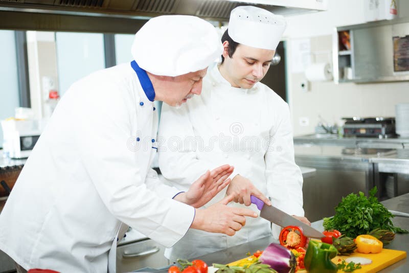 Cozinheiros Chefe No Trabalho Imagem de Stock - Imagem de oficina ...