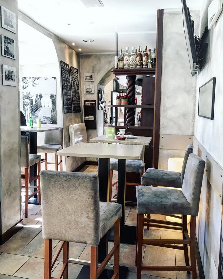 Cozy cafe in Como in Italy editorial image. Image of lunch - 92787950