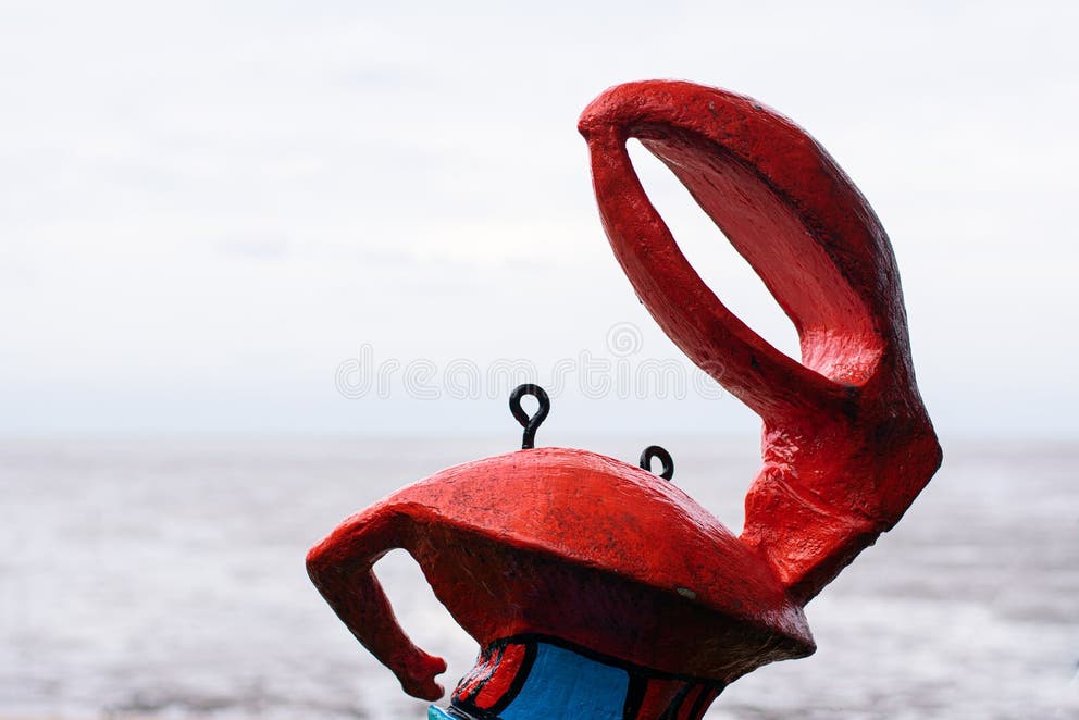Crab statue on beach stock image. Image of blue, ocean - 151847647