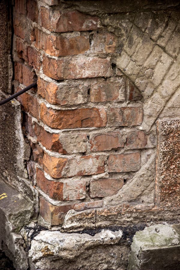 Cracked brick corner stock image. Image of corner, effect - 81488553