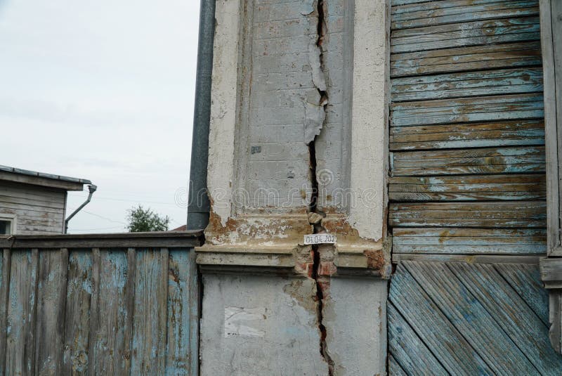 Cracked Concrete Building Broken Wall at the Outside Cement Corner that ...