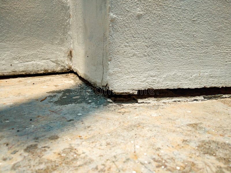 Cracked Concrete Building Land Subsidence, Earthquake, Non-standard ...