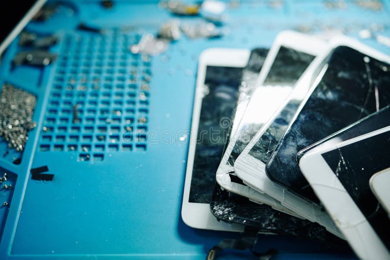 Smashed smartphone screen stock image. Image of screen - 162254579