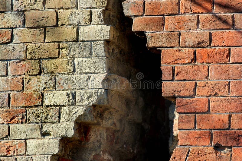 Cracks in red brick wall stock photo. Image of fissure - 112124408