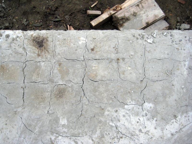 Cracks in the Shrinkage of Concrete in the Foundation Slab are Caused ...