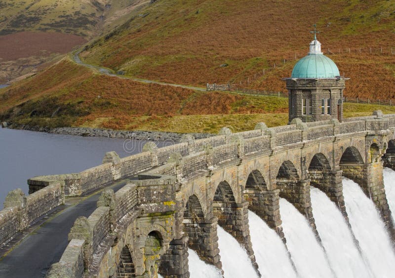 Craig Goch-dam in Elan Valley Stock Afbeelding - Image of landelijk ...