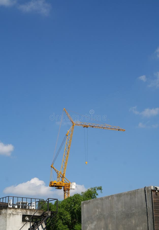 Crain Construction Building in Blue Sky. Stock Photo - Image of build ...