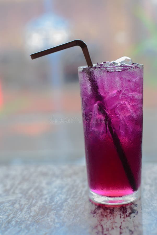 Crake cocktai stock image. Image of cool, ingredient - 56677947