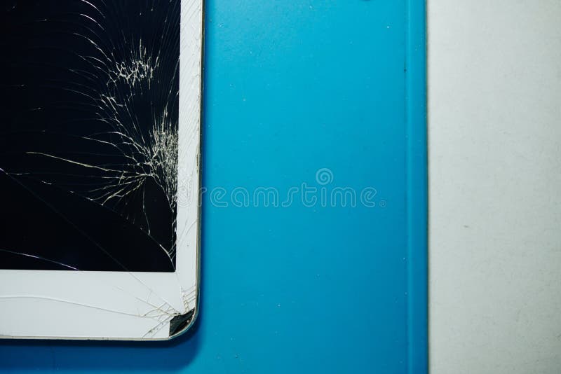 Craked Broken Tablet Computer Stock Photo - Image of smashed, computer ...