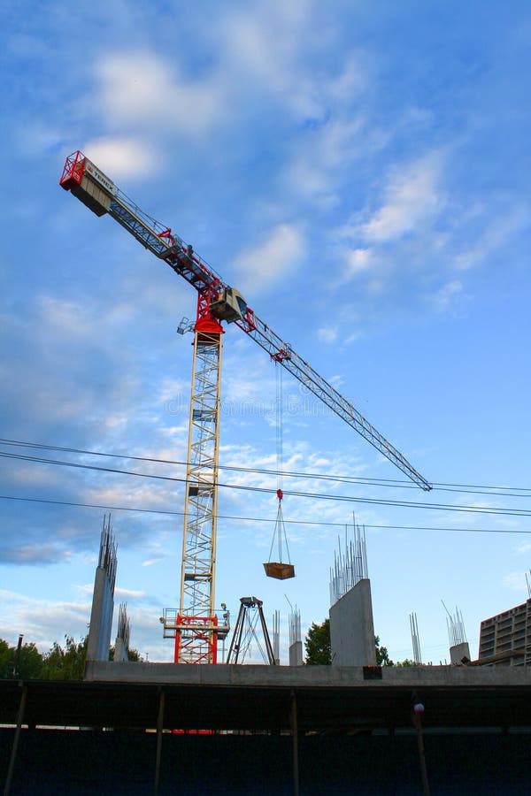 The crane builds the house editorial photo. Image of construction ...