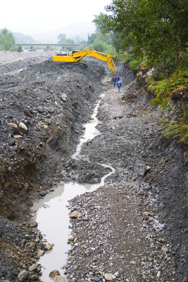 Crane digging stock image. Image of power, hydroelectric - 3842427