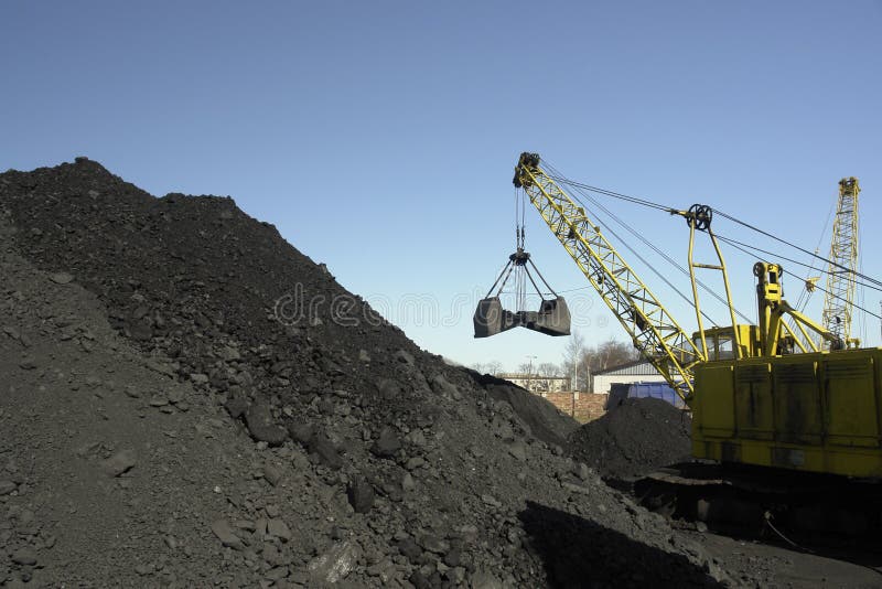 Crane in Gravel Pit stock image. Image of construction - 2161829