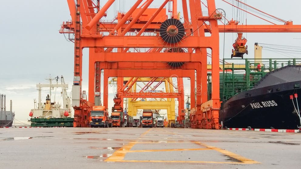 Crane loading bridge editorial stock photo. Image of business - 68381073