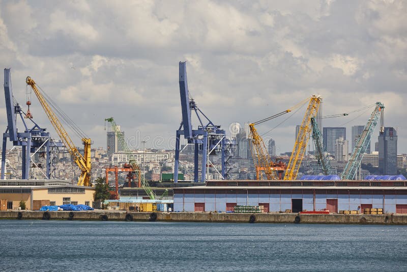 Cranes at Comercial Seaport. Bosphorus Strait in Istanbul ...