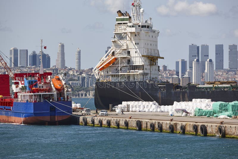 Cranes at Comercial Seaport. Bosphorus Strait in Istanbul ...