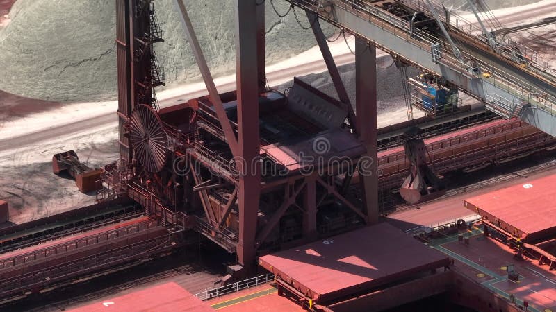Bulk Carrier Ship Offloading Cargo by Crane for Processing Stock ...