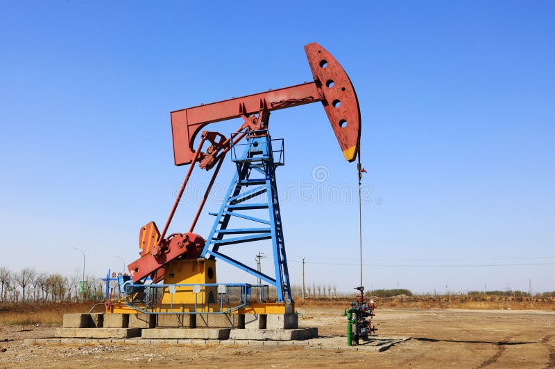 Crank Balanced Beam Pumping Unit Stock Image - Image of modern ...