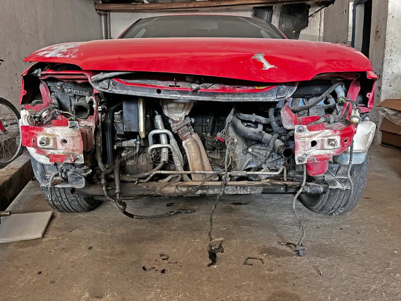 Crashed car in the garage stock image. Image of damage - 352523545