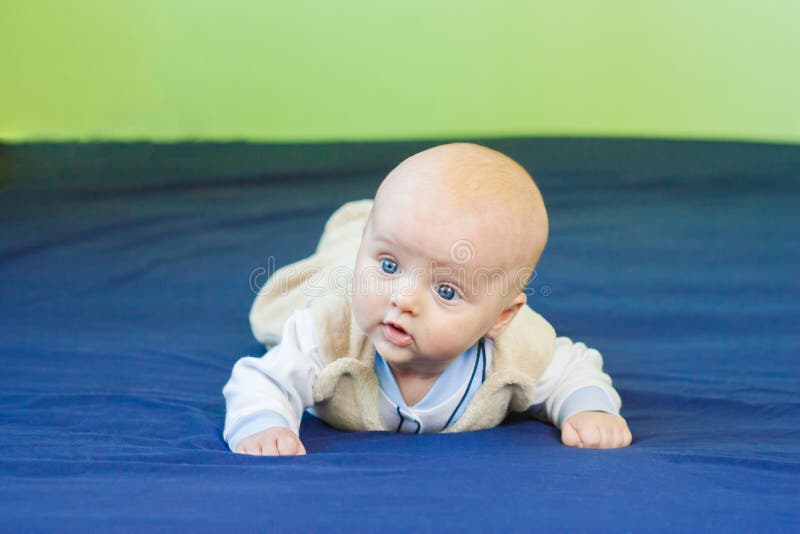 Crawl baby yourself stock image. Image of clean, green - 110918751