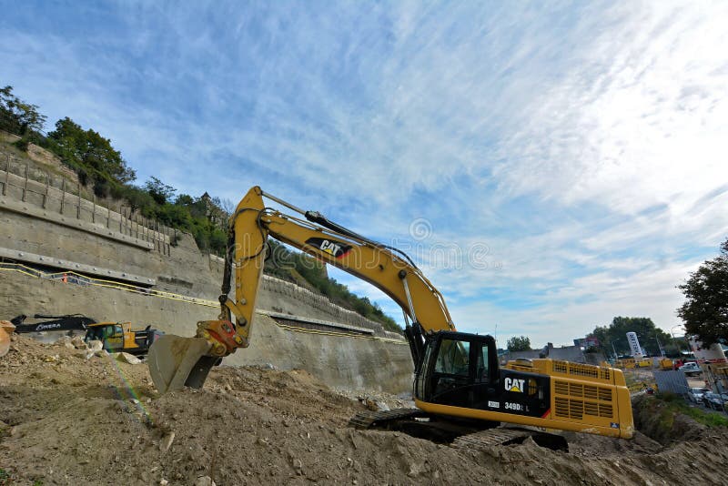 Caterpillar CAT 349D2 Excavator Editorial Stock Photo - Image of ...