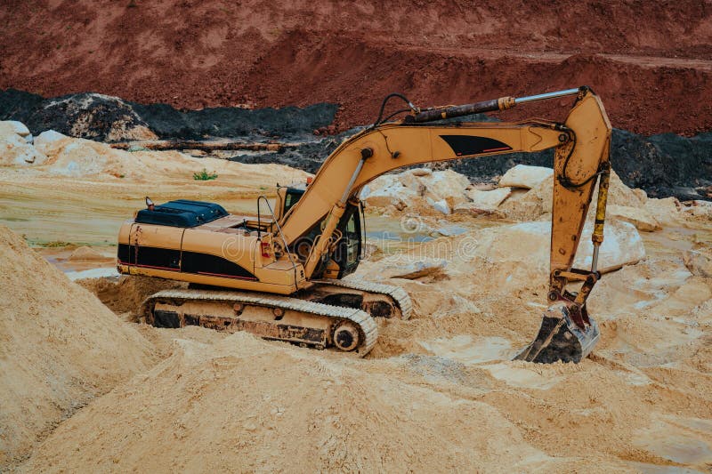 Crawler Excavator in the Quarry Stock Image - Image of rock, summer ...