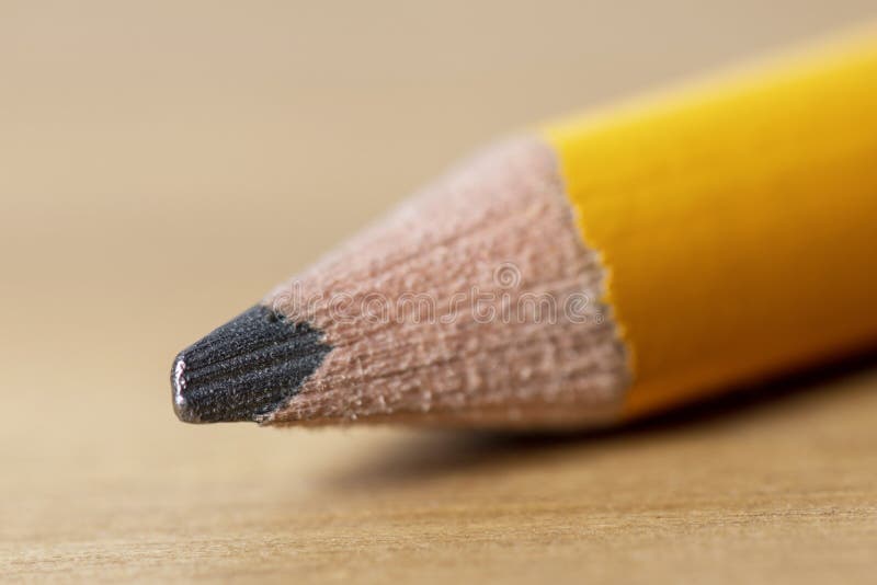 Crayon jaune de dessin photo stock. Image du bois, projectile - 126036920