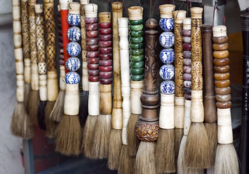 Crayon Lecteur De Balai De Chinois Photo stock - Image du porcelaine ...