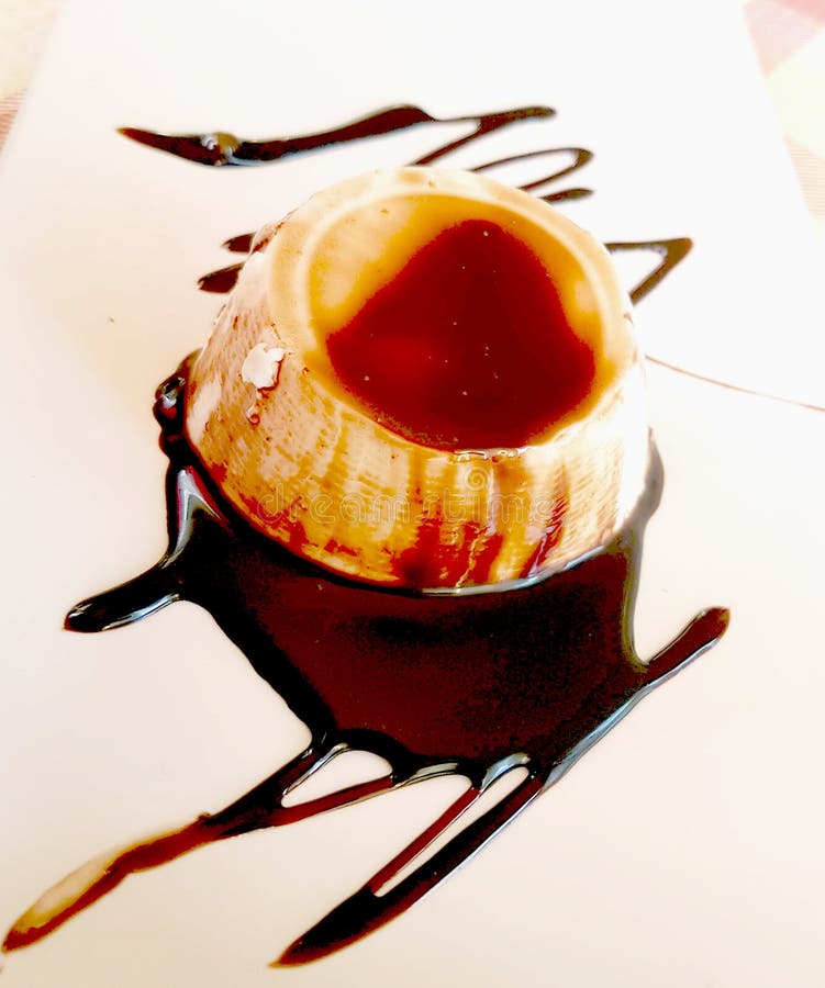 Cream Pudding with Chocolate Stock Photo - Image of mousse, meal: 139413680